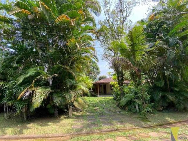 Casa em condomínio frente à praia da Enseada