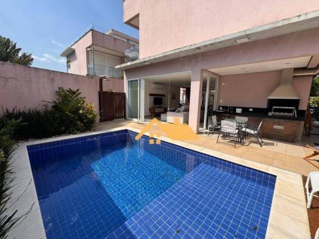 Casa em Condomínio Frente ao Mar em Maresias | 3 Suítes | Piscina Privativa e Churrasqueira | Acesso