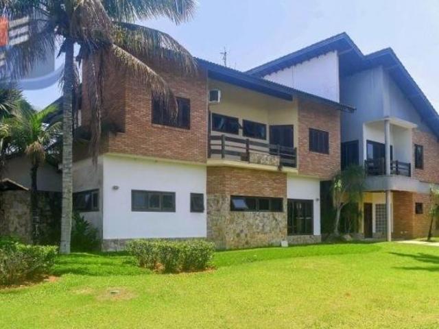 Casa em Condomínio frente praça e esquina no Guarujá