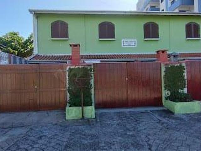 Casa em condomínio horizontal em um dos melhores bairros da Cidade de frente para o mar !