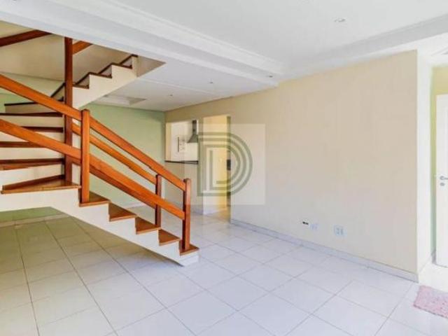 Casa em Condominio Isolada ambos os lados