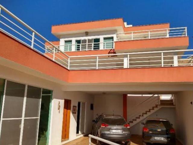 Casa em condomínio, Itupeva, 4 suítes, área de lazer com churrasqueira e piscina, a 68 km de São Pau