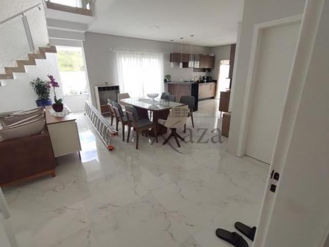 Casa em Condomínio Jacareí Condomínio Residencial Vale dos Lagos 4 Dormitórios 300m²