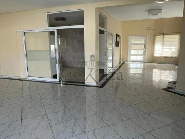 Casa em Condomínio Jacareí Condomínio Sunset Garden 3 Dormitórios 330m²