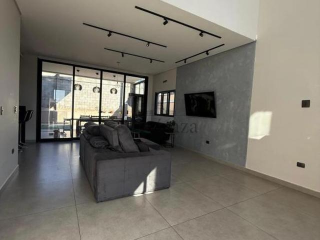 Casa em Condomínio Jardim Panorama Residencial Fogaça 4 Dormitórios 250m²