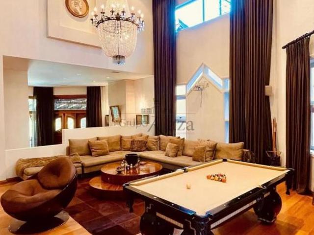 Casa em Condomínio Jardim Vitória Régia 4 Suítes 364m²