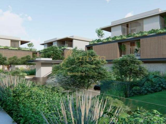 Casa em condomínio junto à Chácara Flora