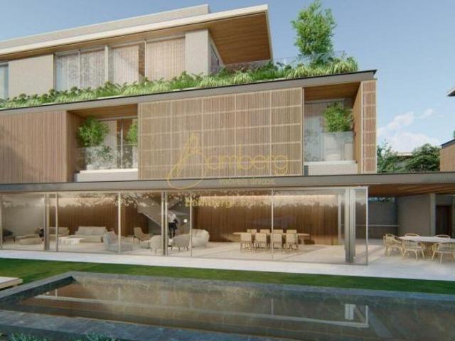 Casa em condomínio junto à Chácara Flora
