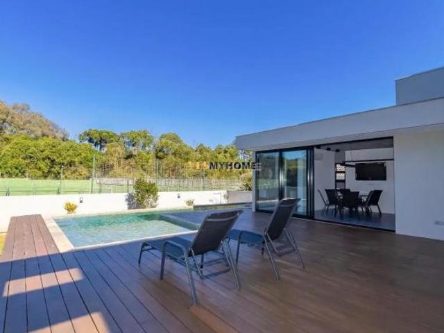 Casa em Condomínio Luxuoso com 4 suítes, sendo 1 no piso térreo! Piscina aquecid