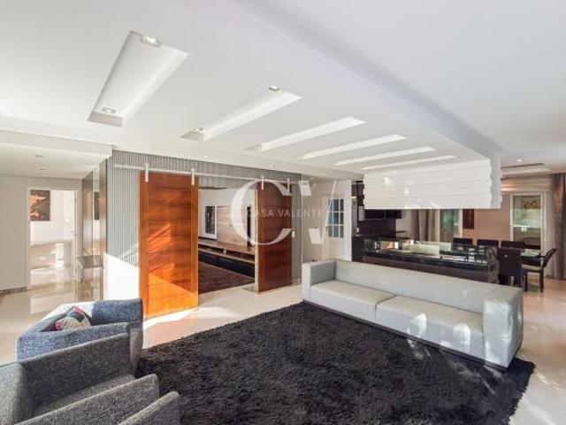 Casa em condomínio mobiliada à venda no Orleans | 392 m², 4 quartos, 3 suítes e 4 vagas