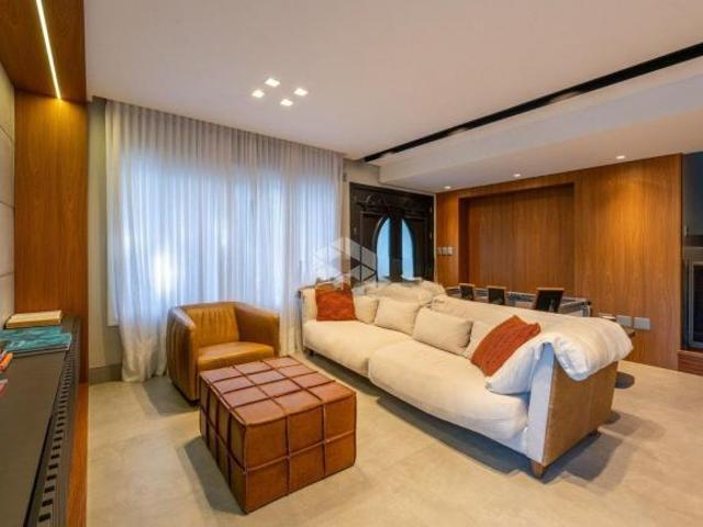 Casa em Condomínio mobiliada com 295m², 3 dormitórios, reformada e decorada por arquiteto na Hípica/