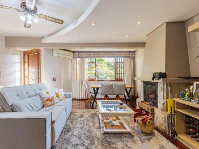 Casa em Condominio MOBILIADAcom infraestrutura no bairro Tristeza