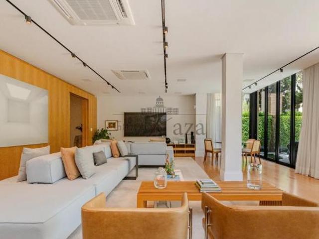 Casa em Condomínio Morumbi 4 Suítes 400m²