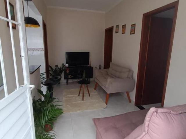 Casa em condomínio Melvi