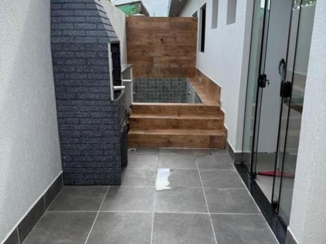 Casa em condomínio nova com piscina em Itanhaém R$260mil