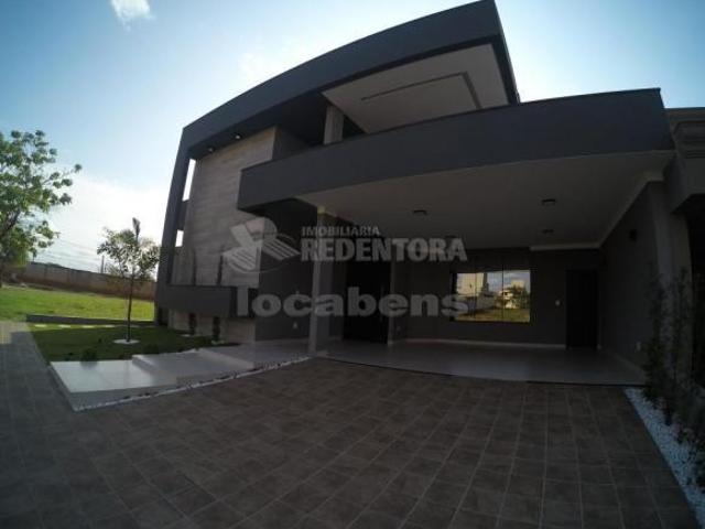 Casa em Condomínio Nova no Recanto do Lago com 3 dormitórios