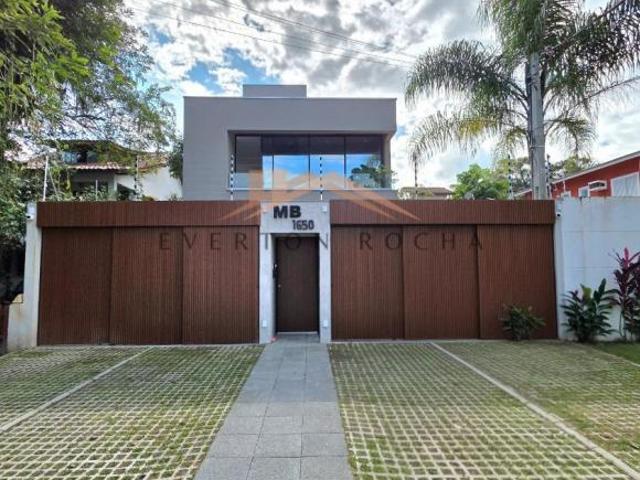 Casa em condomínio novo com 180m² com 4 suítes, churrasqueira e piscina a poucos passos do mar em Ju