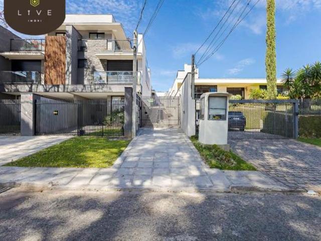 Casa em condomínio no Ahú | 3 quartos, 1 suíte | Terraço com churrasqueira | 2 vagas