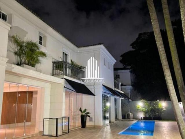 Casa em condomínio no Alto da Boa Vista com 4 dormitórios e 6 vagas
