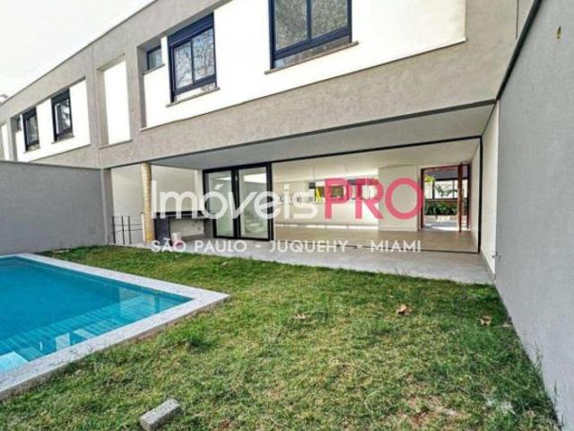 Casa em Condomínio no Alto da Boa Vista. Nova, pronta