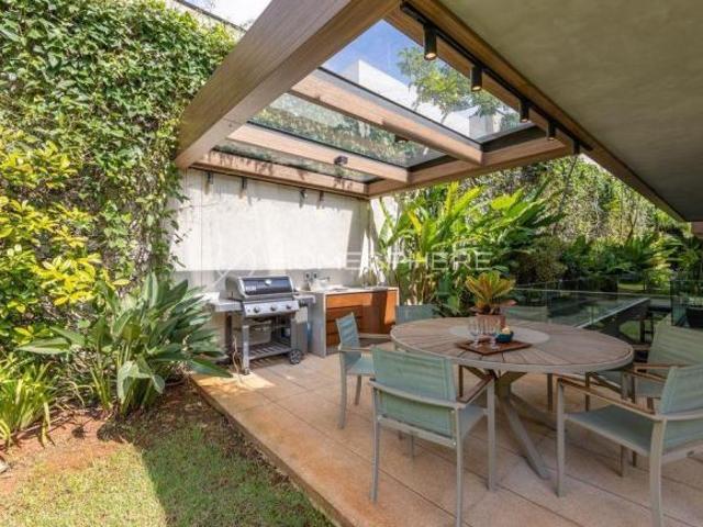 Casa em Condomínio no Alto de Pinheiros | 629 m² | 3 Suítes | Porteira Fechada