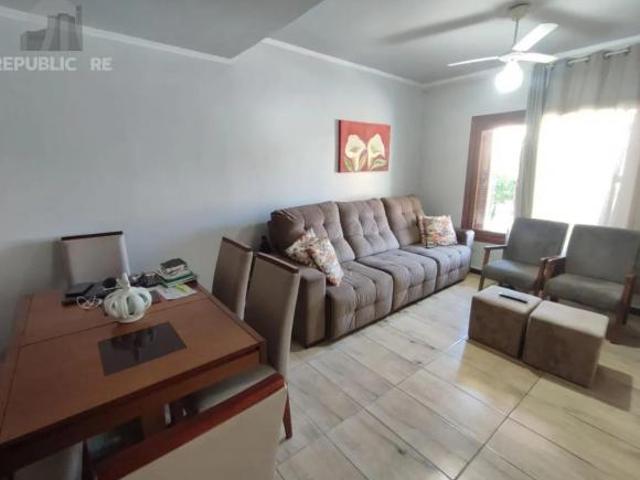 Casa em condomínio no bairro Guarujá