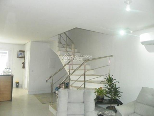 Casa em condomínio no bairro Ipanema, 03 quartos, 02 suítes