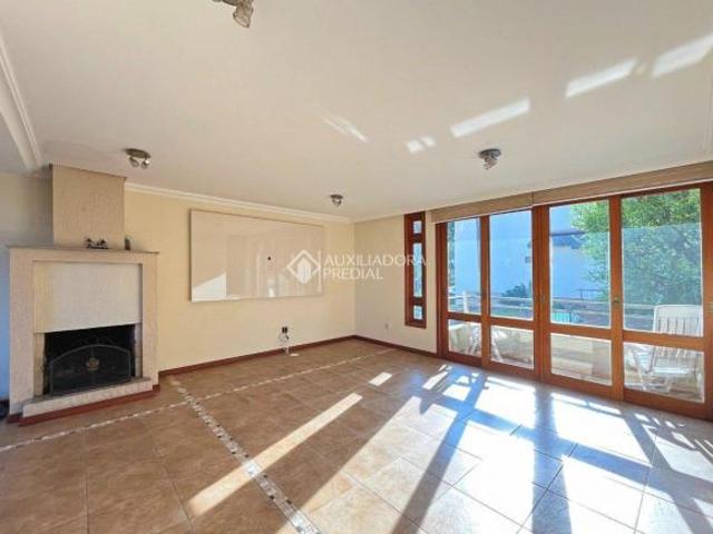 Casa em Condomínio no bairro Jardim Isabel com 270 m², 3 quartos e 2 vagas de garagem