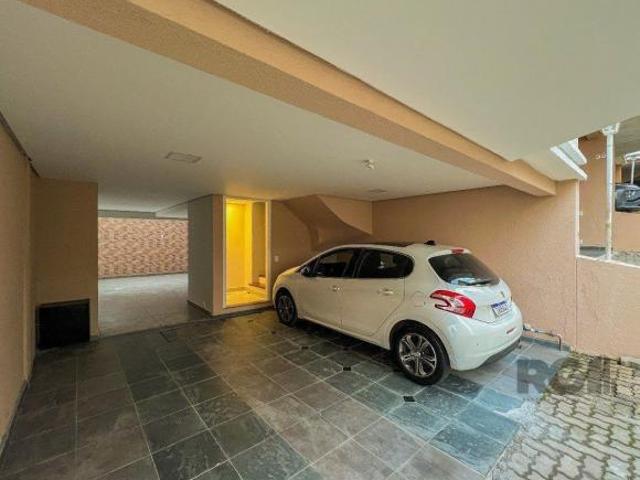 Casa em Condomínio no bairro Pedra Redonda 5 dormitórios