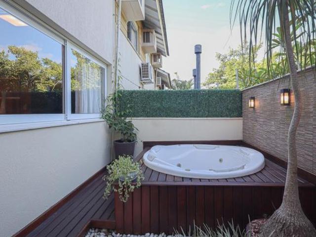 Casa em condomínio no bairro Teresópolis