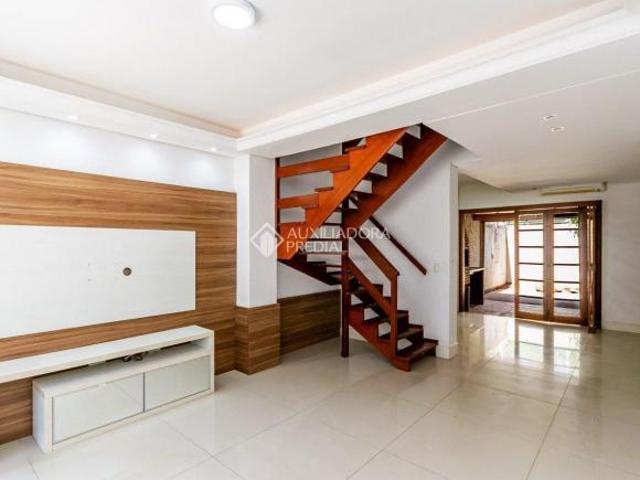 Casa em condomínio no bairro Teresópolis!