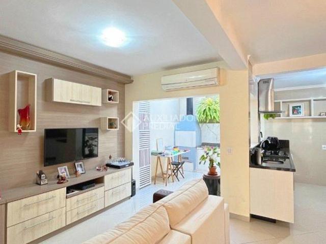 Casa em condomínio no Bairro Tristeza!