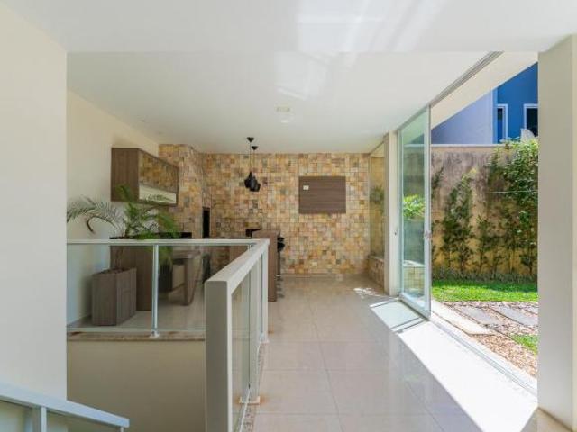 Casa em Condomínio no Brazville, 04 Quartos, 04 Vagas, Condomínio Clube, Santa Felicidade