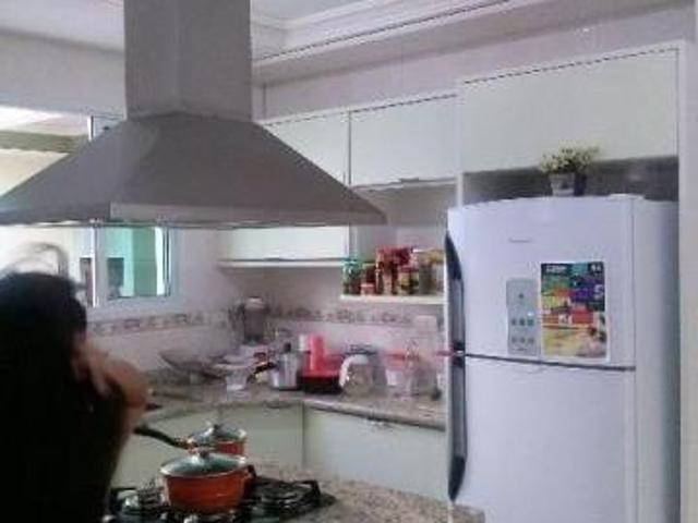 Casa em condomínio no Granja Olga, Sorocaba SP! 3 quartos, 3 suítes, 3 salas, 4 vagas e 330m²
