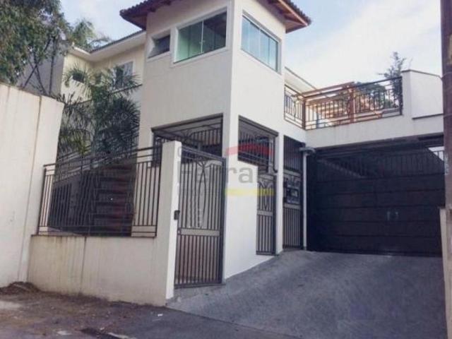 CASA EM CONDOMÍNIO NO HORTO /TREMEMBÉ COM 4 SUÍTES, 6 VAGAS DE GARAGEM, PISCINA E CHURRASQUEIRA