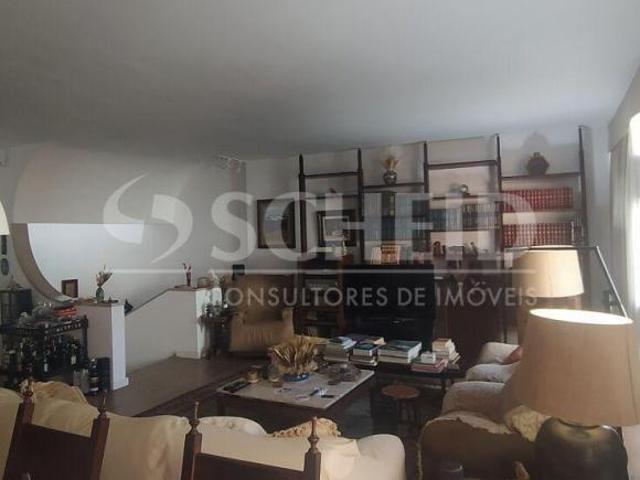 Casa em Condomínio no Jardim Hípico