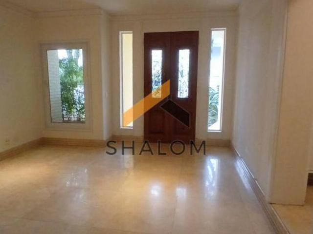 Casa em condomínio no Jardim Leonor