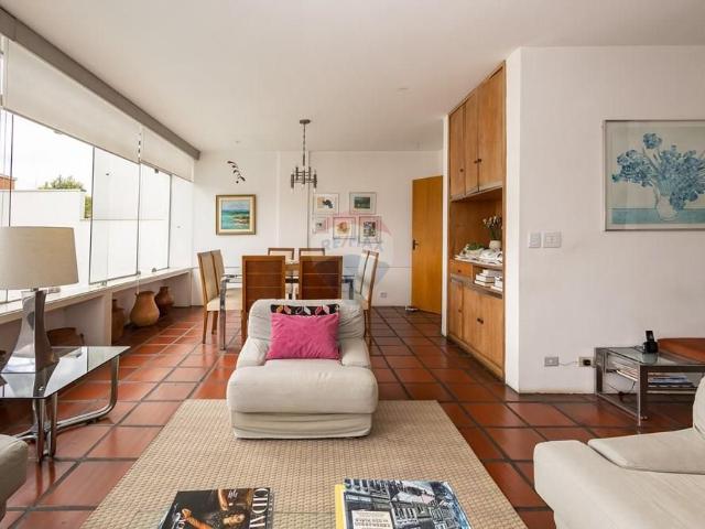 Casa em condomínio no Jardim Leonor