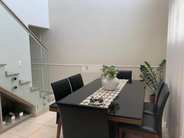 Casa em Condomínio no Jardim Panorama, Indaiatuba SP: 3 Quartos, 2 Suítes, 2 Salas. Venha conhecer!