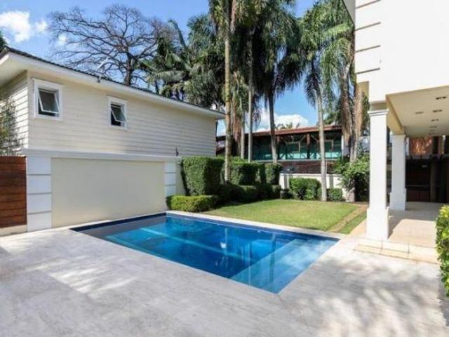 Casa em Condomínio no Jardim Petrópolis com 813,90m², 4 suítes, 5 vagas, com Piscina!