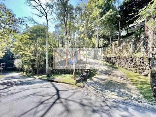 Casa em Condomínio no Moinho Velho, Embu das Artes | 4 Dorms