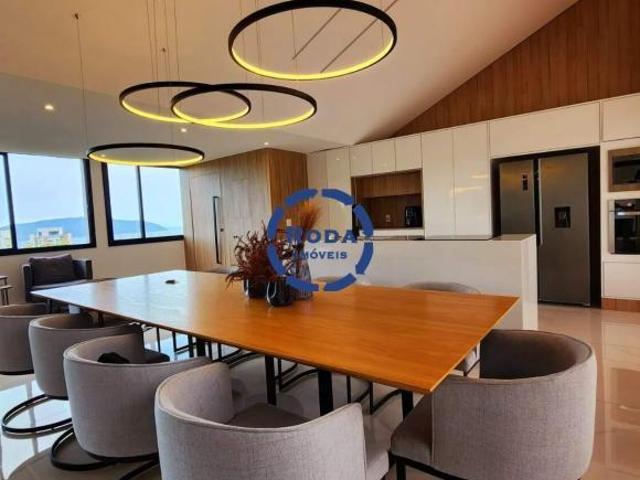 Casa em condomínio no Morro Santa Terezinha com 600m² e piscina