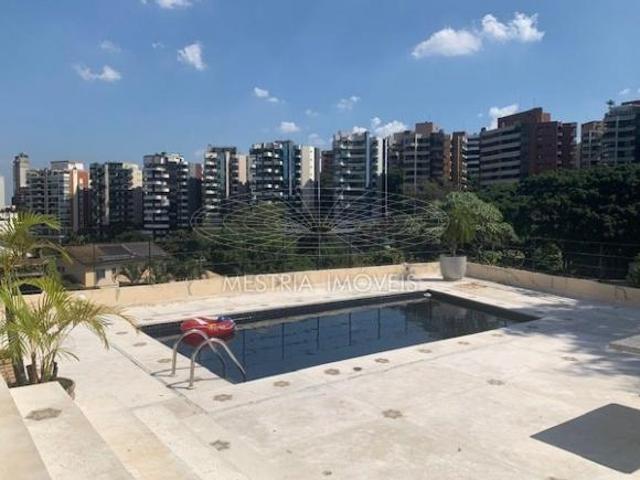 Casa em condominio no Morumbi!