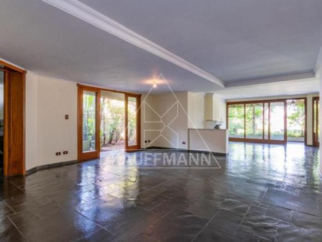 Casa em condomínio no Morumbi, na região do Jardim Leonor, com 352,00m² A.C