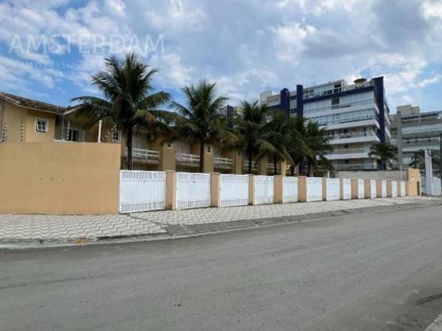 Casa em condomínio no Maitinga à venda, à 100 metros da praia, 3 dormitórios sendo 2 suítes, 3 banh