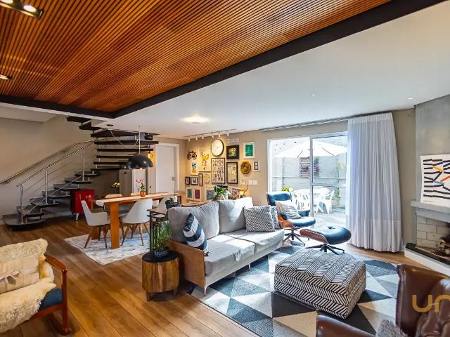 Casa em Condomínio no Santa Felicidade de 600 m² com 4 quartos