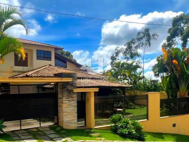 Casa em condomínio no Spina Ville com 4 quartos, piscina e amplo terreno de 1.000 m²
