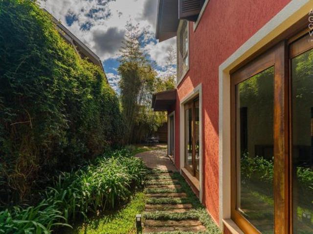 Casa em Condominio no Parque das Castanheiras, 03 Quartos, 04 Vagas, Jardim espaçoso, Santa Felicida