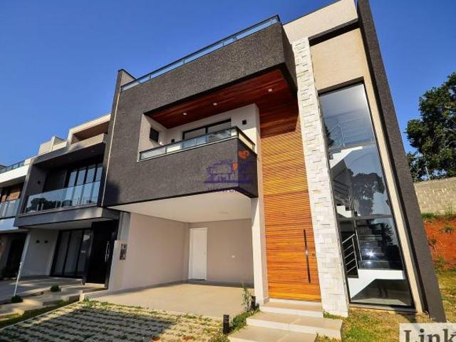 Casa em condomínio no Pilarzinho com 3 suítes e 4 vagas