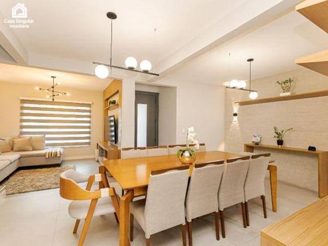 Casa em condomínio no Pinheirinho 198 m², 3 quartos 1 suíte, 3 vagas em frente ao Parque África
